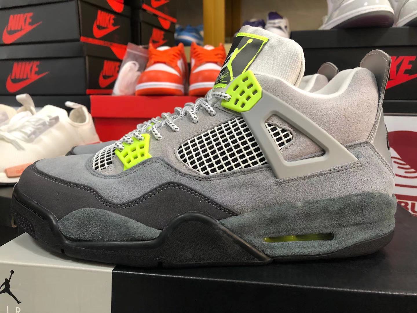 Air Jordan 4 Retro SE 'Neon 95' CT5342-007 Kickbulk Sneaker camera photos
