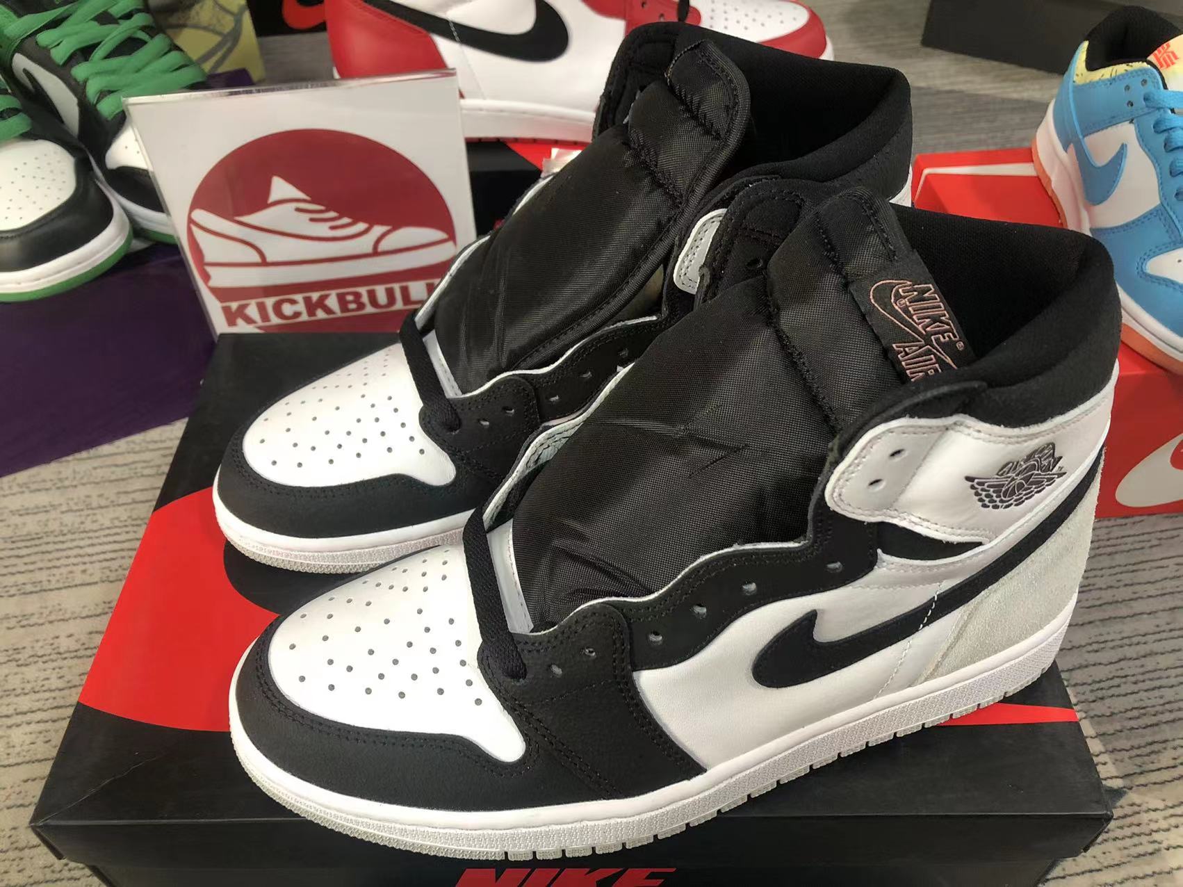 AIR JORDAN 1 RETRO HIGH OG 'STAGE HAZE' 2022 555088-108 Kickbulk Sneaker Camera photos