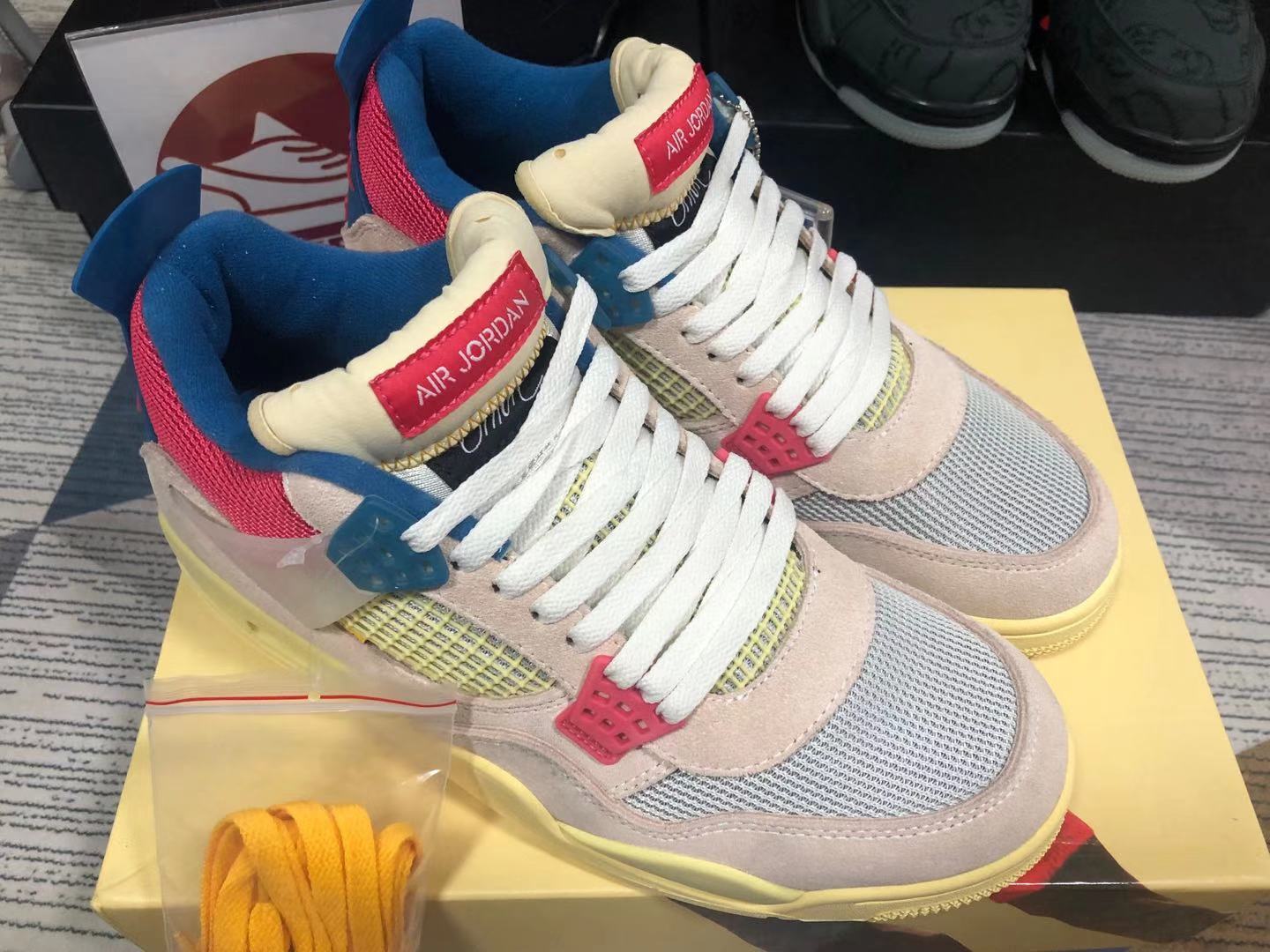 UNION X AIR JORDAN 4 "GUAVA ICE" DC9533-800 Kickbulk Sneaker Camera Photos