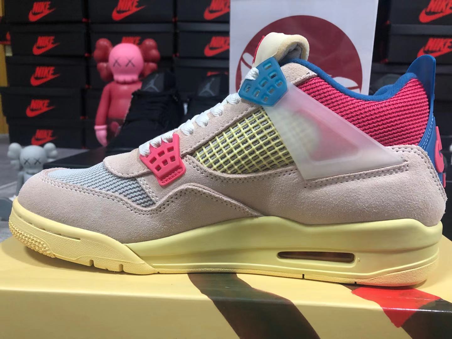 UNION X AIR JORDAN 4 "GUAVA ICE" DC9533-800 Kickbulk Sneaker Camera Photos
