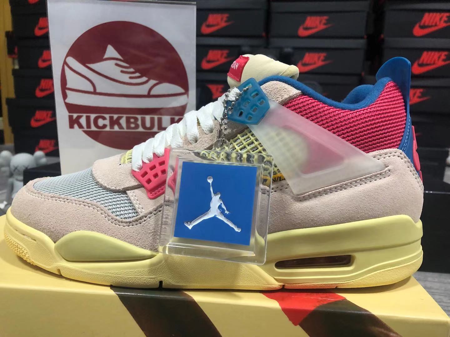 UNION X AIR JORDAN 4 "GUAVA ICE" DC9533-800 Kickbulk Sneaker Camera Photos