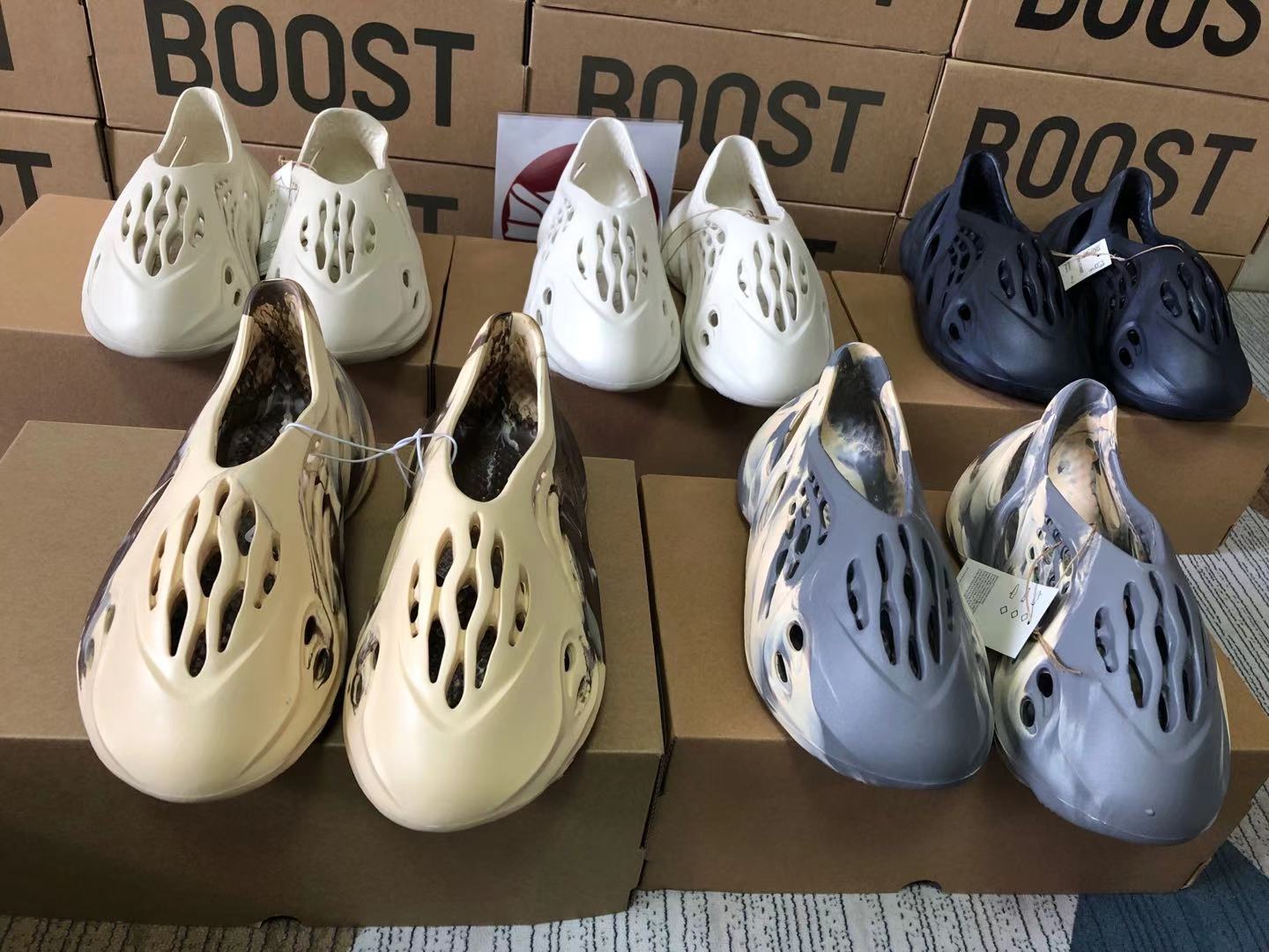 YEEZY FOAM RUNNER Camera Image